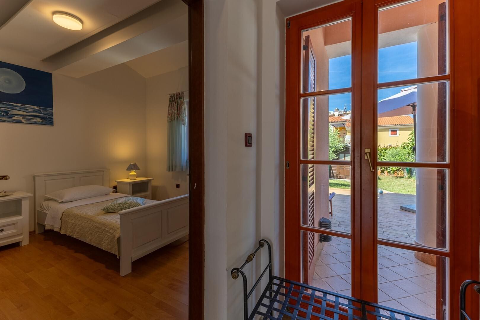 Mary in Volme with Garden, Pula, Hrvaška | MountVacation.si