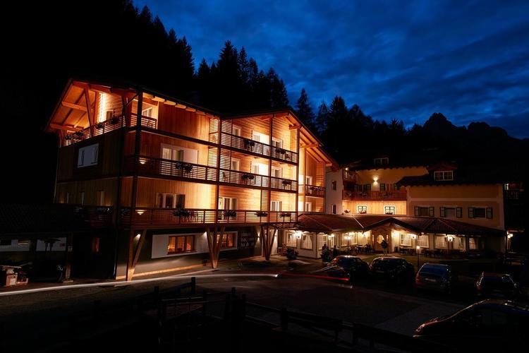 Hotel Valacia - Pozza di Fassa